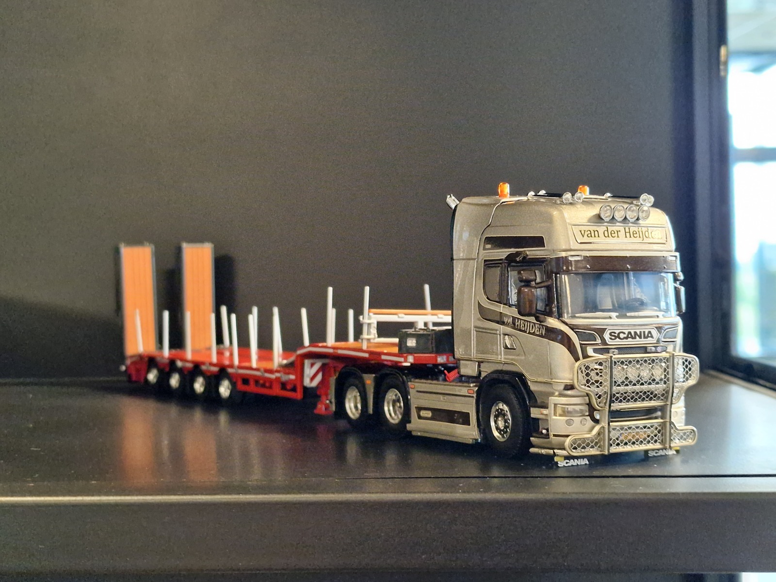 Scania R580 6x2 met semidieplader Van der Heijden Transport schaalmodel ...